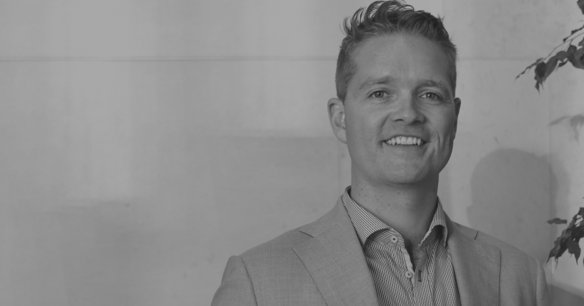 Hire Sam Johnson for your next event.